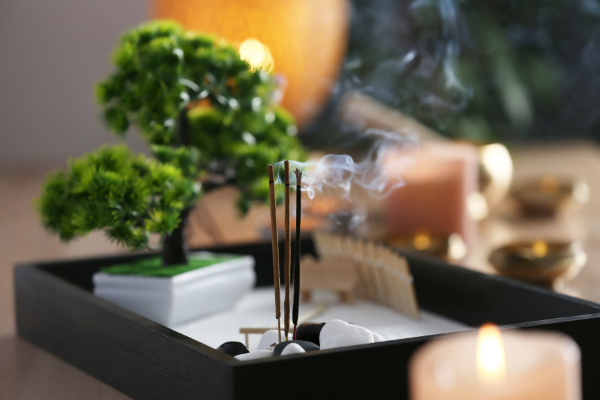 Purify the indoor air by burning an incense
