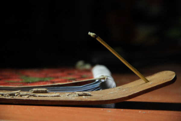 10 reasons why you should burn an incense